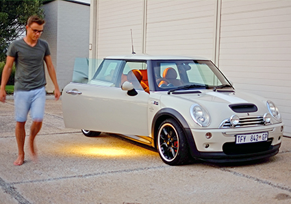 THE MINI WEEKEND RACER: TRIBUTE TO A MODERN CLASSIC