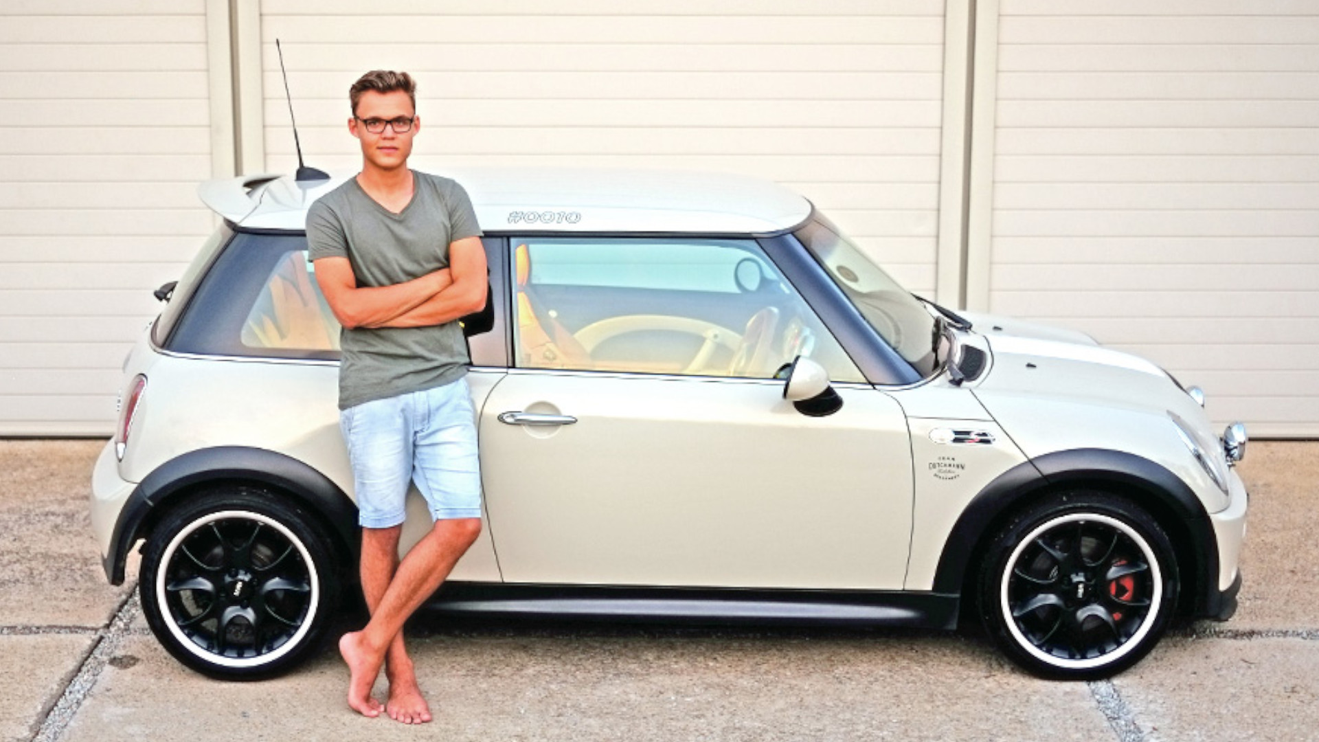 THE MINI WEEKEND RACER: TRIBUTE TO A MODERN CLASSIC